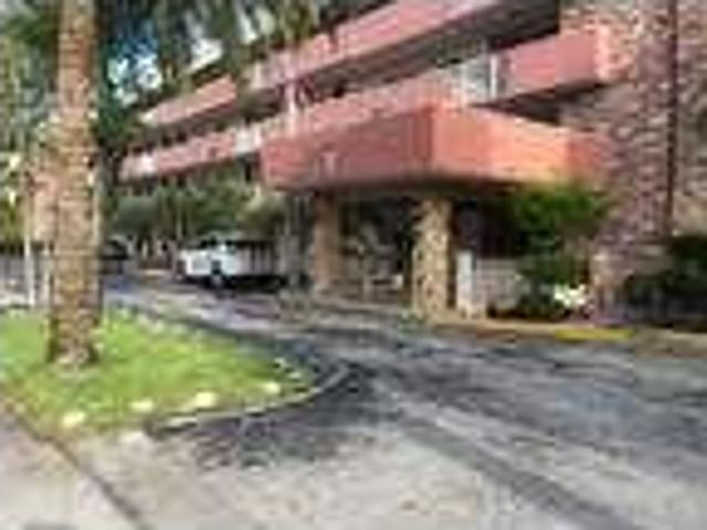 3750 170 St NE #205, North Miami Beach, FL 33160