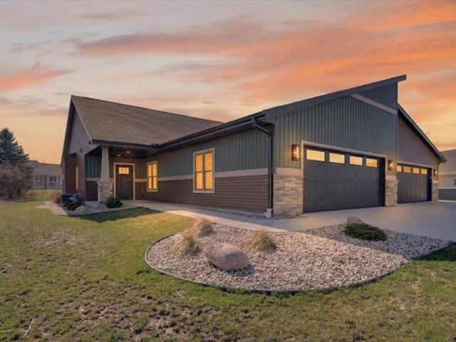 3751 Newcastle Dr, Janesville, WI 53546