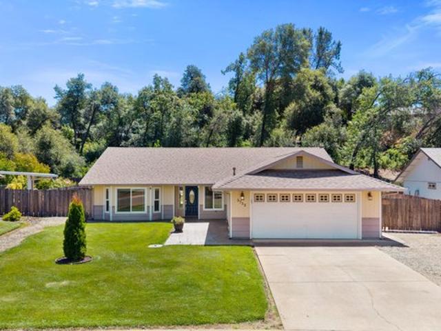 3753 Canterbury Dr, Redding, CA 96002
