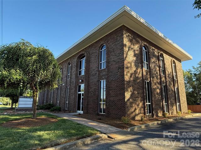 375 10th Avenue Drive NE # First Floor
