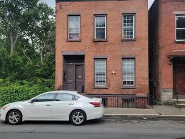 375 8th St, Troy, NY 12180