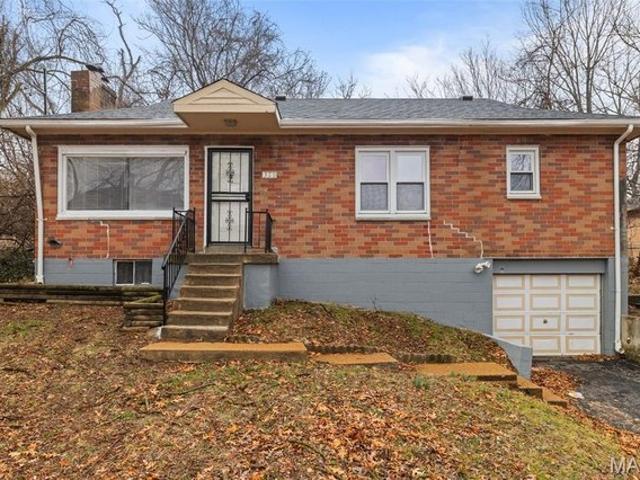 375 Adrian Dr, Saint Louis, MO 63137
