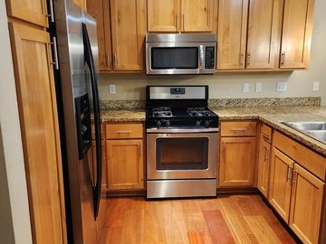 375 Kirkland Ave Apt 119, Kirkland, WA 98033