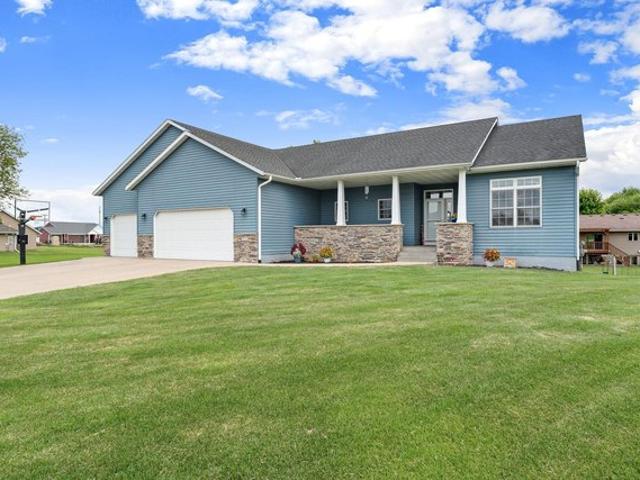 375 Hickory Ln NE, Owatonna, MN 55060