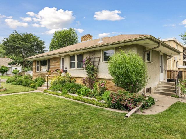 375 Jessamine Avenue W