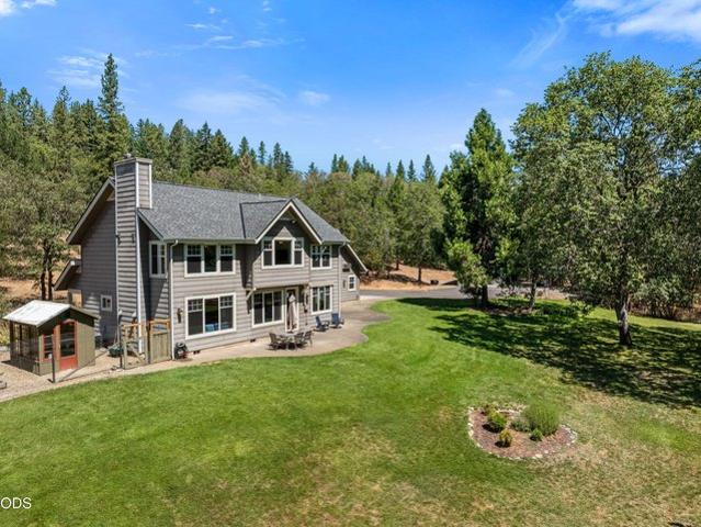 375 Mountain Paradise Dr, Grants Pass, OR 97526