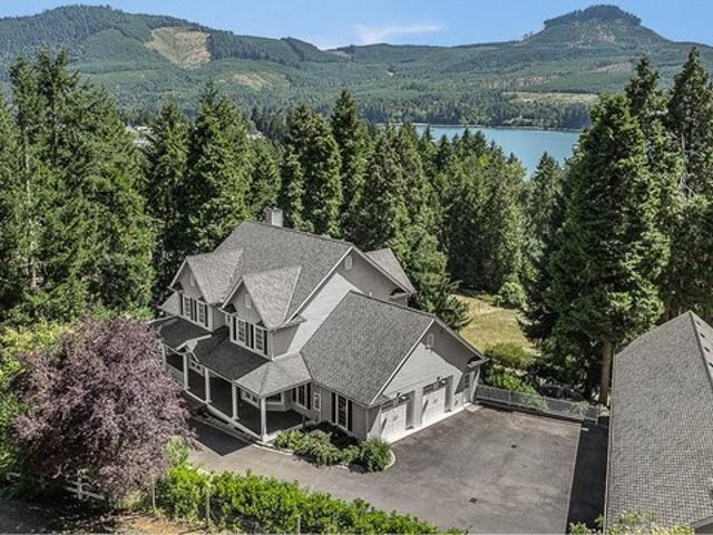 375 Marina Vista Dr, Lowell, OR 97452