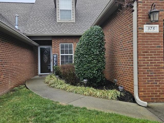 375 Meadow Walk Ln, Lenoir City, TN 37772