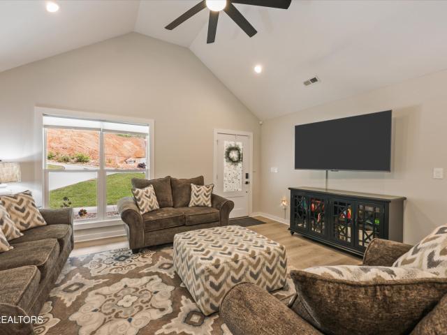 375 Signet Lane