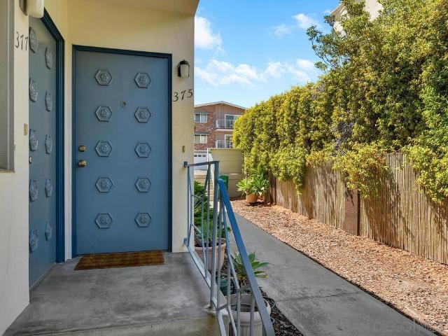 375 Rosecrans Street