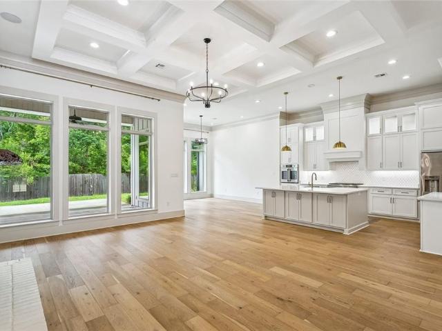 375 Rue Charlotte Road