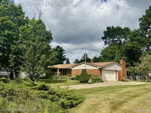 3764 Lake Oakland Shores Dr, Waterford Township, MI 48329