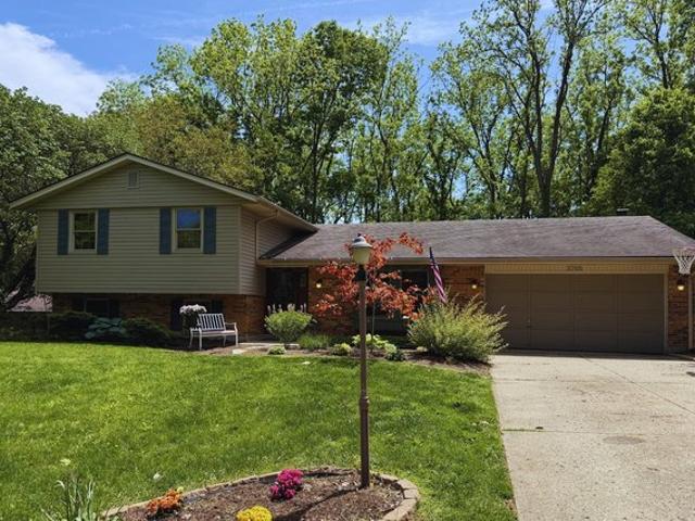 3765 Frostwood Dr, Dayton, OH 45430