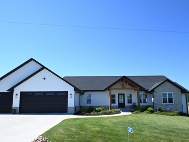 3765 Westpoint Rd, Suamico, WI 54313