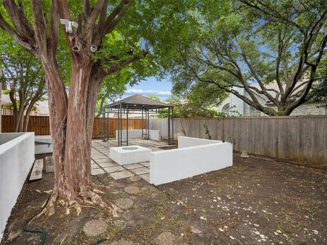 3768 Lakeway Court