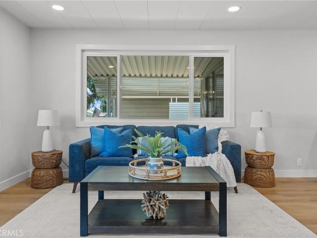 3761 Lake Grove 55
