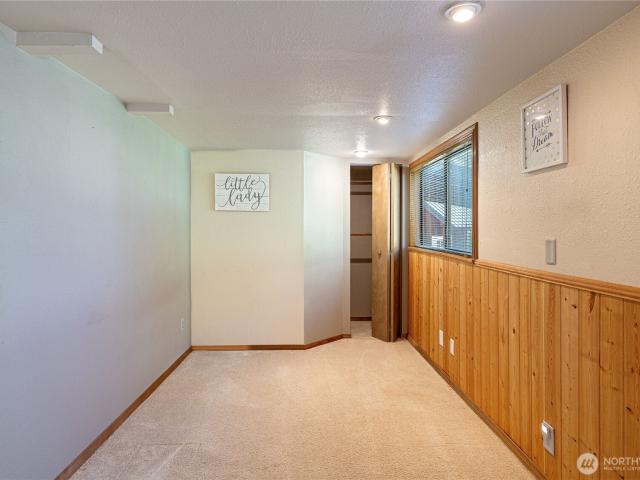 37627 W Lake Walker Dr SE, Enumclaw, WA 98022 | MLS #2505