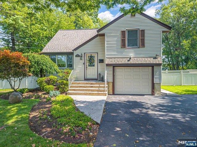 376 Chelsea St, Paramus, NJ 07652