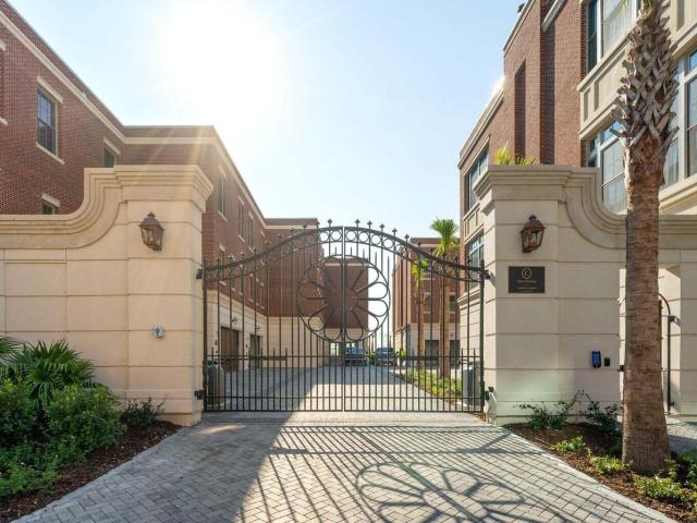 376 Broad Street