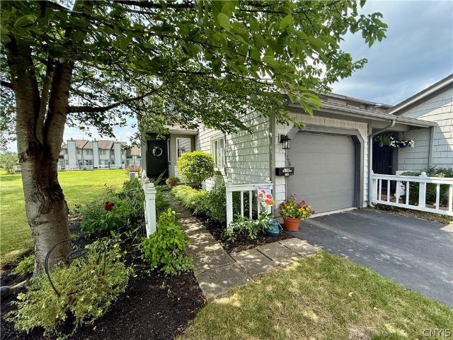 376 Summerhaven Drive N