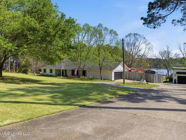 376 W Lake Road