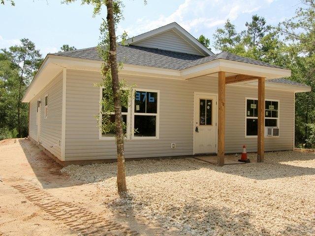 376 W Michaelangelo Rd, Defuniak Springs, FL 32433