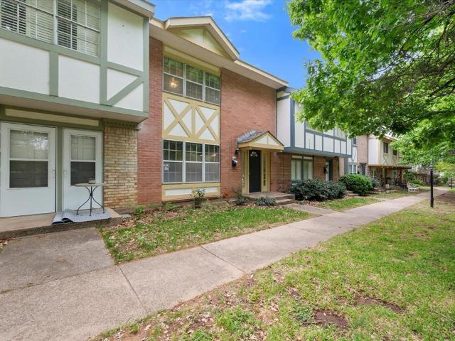 376 Westview Ter, Arlington, TX 76013 | MLS #21232 | Compass