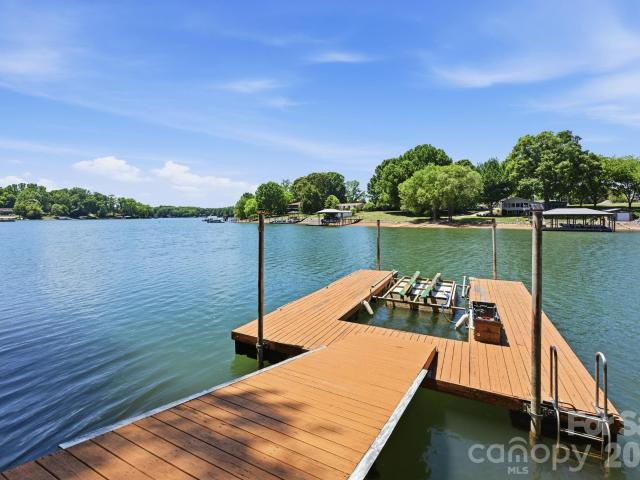 3779 Chevlot Hills Road