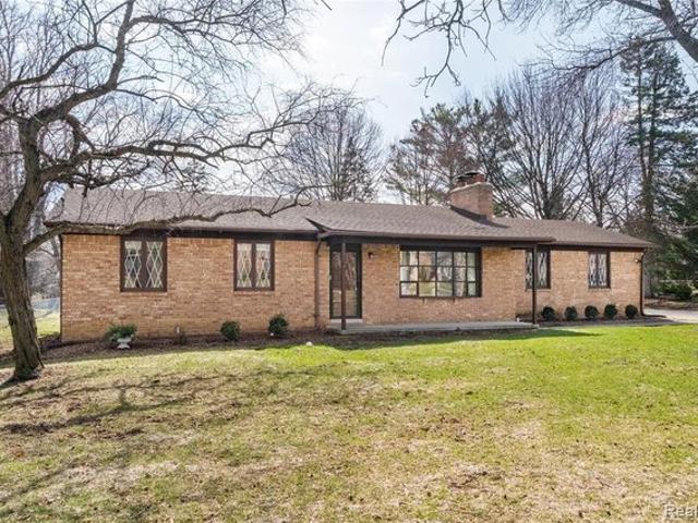37715 Saint Martins St, Livonia, MI 48152