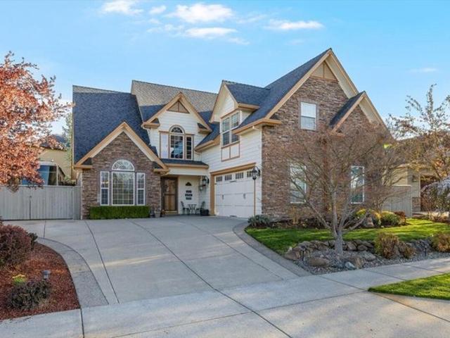 3773 Creek View Dr, Medford, OR 97504