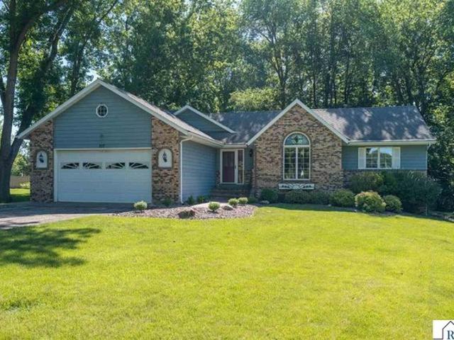 377 Carol Ct, North Mankato, MN 56003
