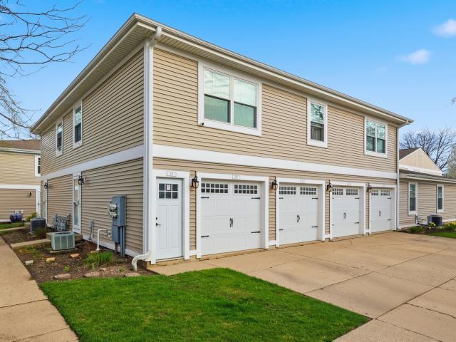 377 Farmingdale Cir, Unit 377, Vernon Hills, IL 60061 | MLS #12617 | Compass