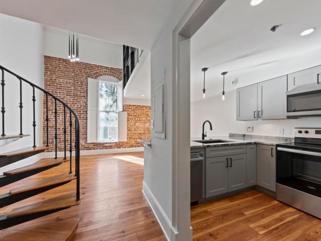 377 King Street Unit 201