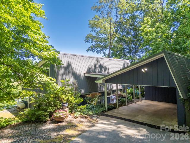 377 Kingswood Drive
