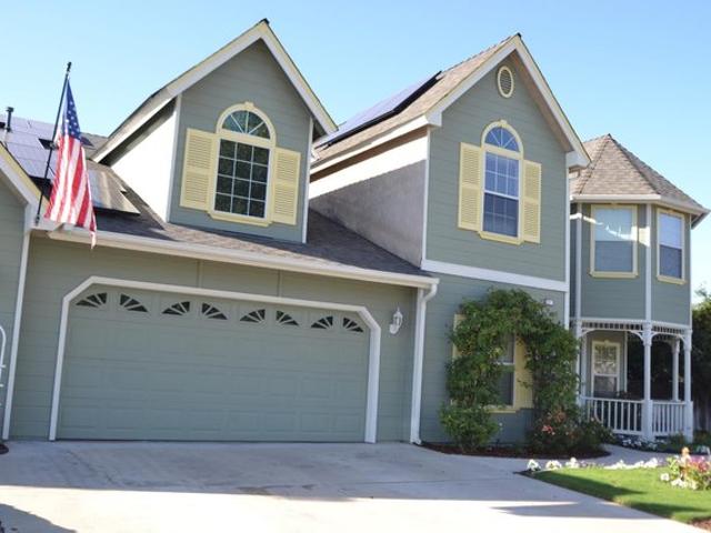 377 Moody Ave, Clovis, CA 93619