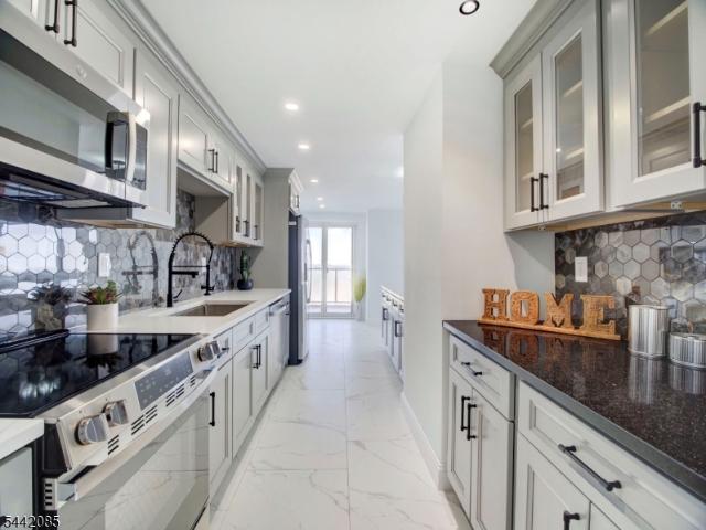 377 S Harrison St # 17FF