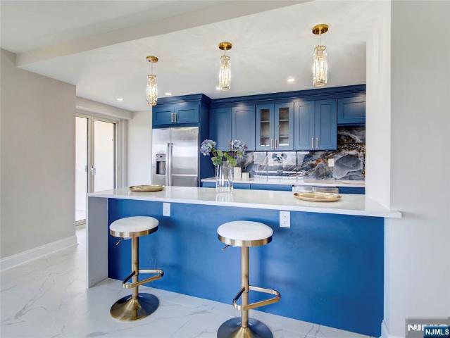 377 S Harrison Street # 17F