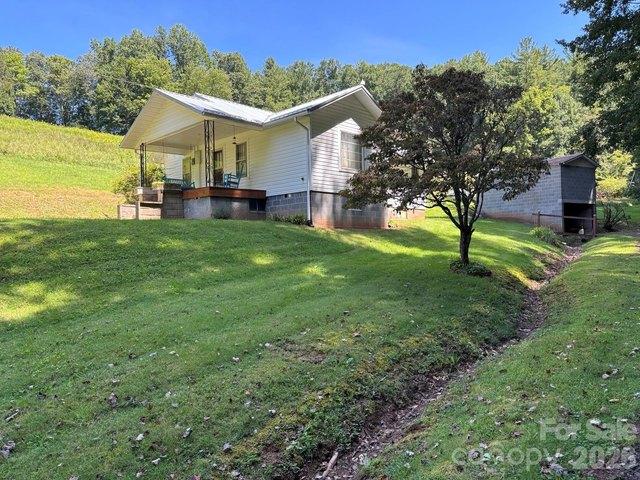 377 Sam Gouge Rd, Bakersville, NC 28705