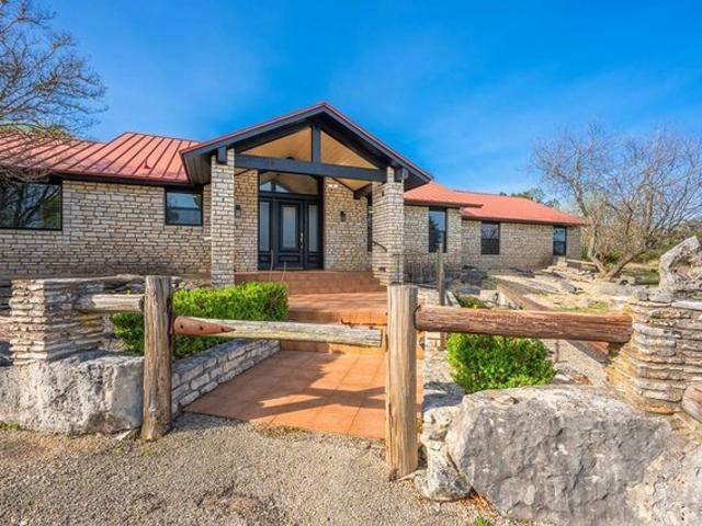 377 Shin Oak Way, Kerrville, TX 78028