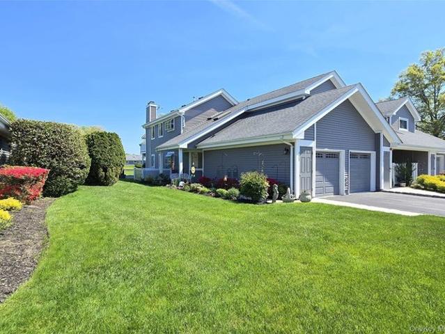377 Quarry Pond Ct, Moriches, NY 11955