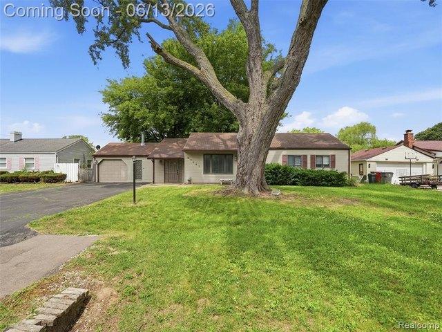 37843 Emery St, Clinton Township, MI 48036
