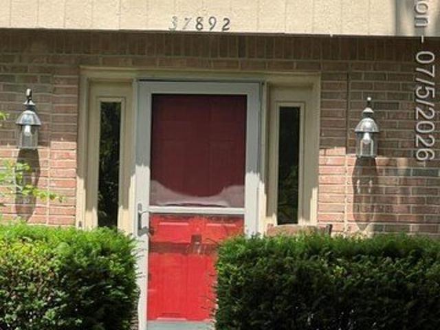 37892 Stableview Dr, Farmington Hills, MI 48335
