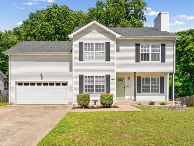 3789 McAllister Dr, Clarksville, TN 37042