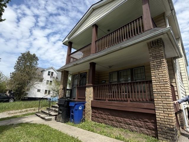 3783 E 144th St 2nd Fl, 2 beds, 1 full bath