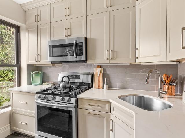 378 7TH Street 4R
