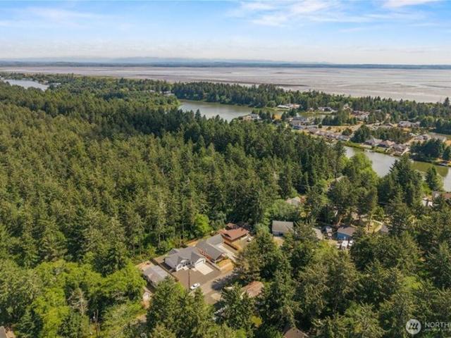 378 Eridani Loop SE, Ocean Shores, WA 98569