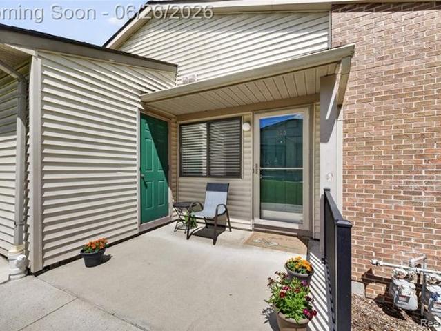 378 Spring Brooke Dr Unit 40, Brighton, MI 48116