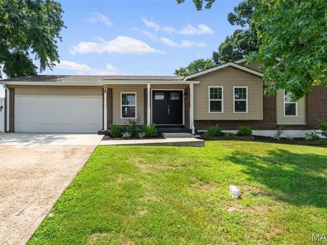378 Palermo Dr, Ballwin, MO 63021