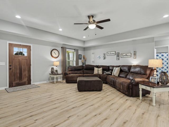 378 Randall Ln
