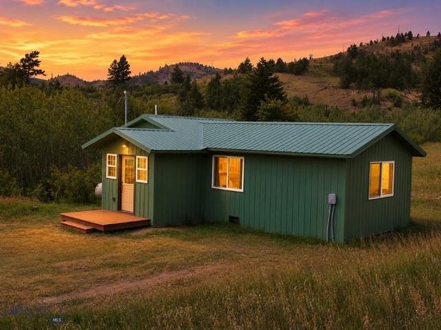 378 W Bridger Creek Rd, Greycliff, MT 59033